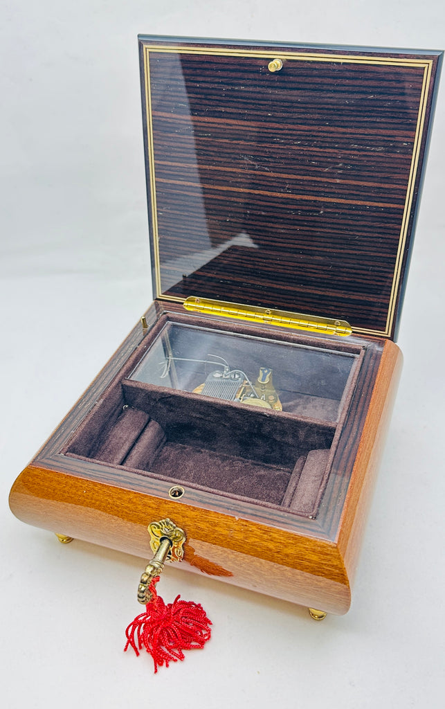 #18 Music Box – TheMusicBoxShop