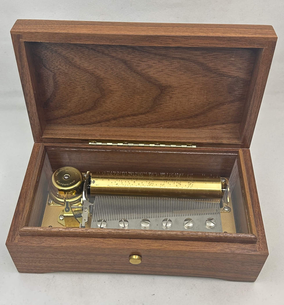 #04 Music Box – TheMusicBoxShop