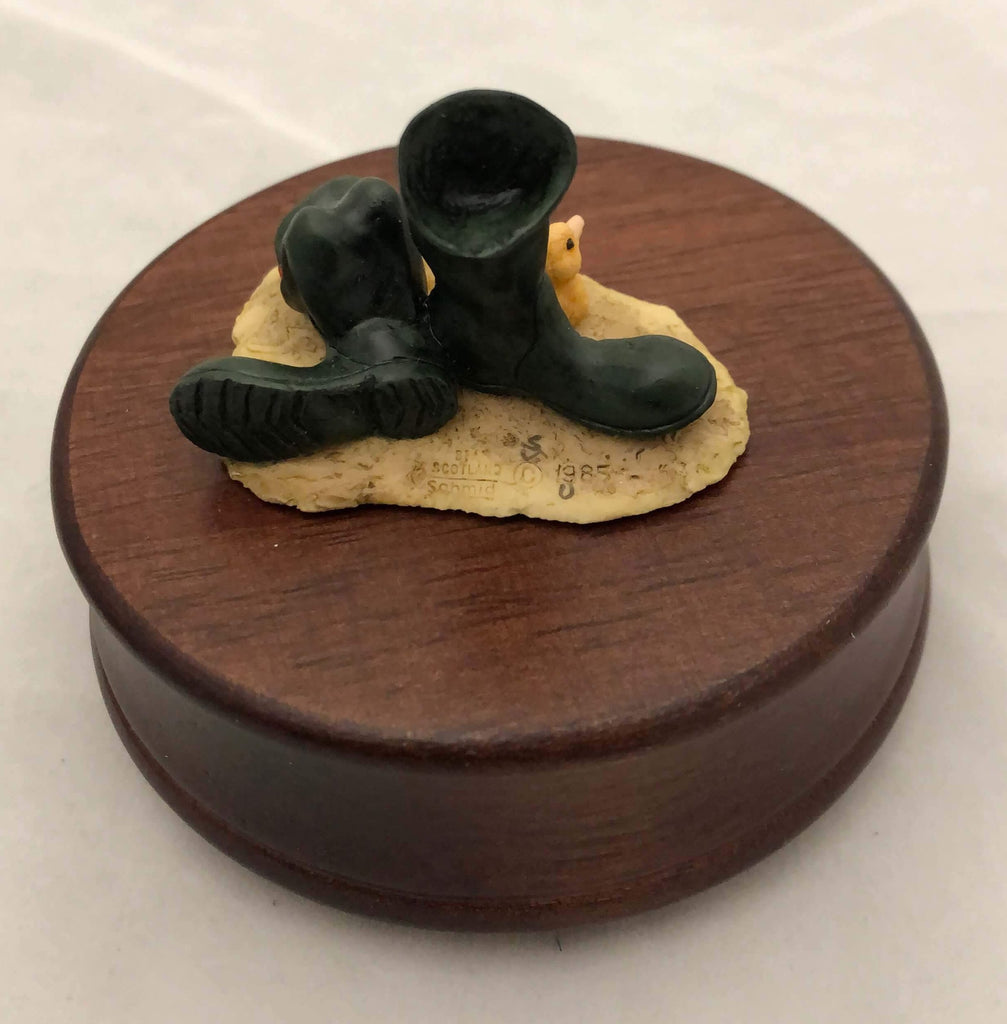#681 Figurine – TheMusicBoxShop