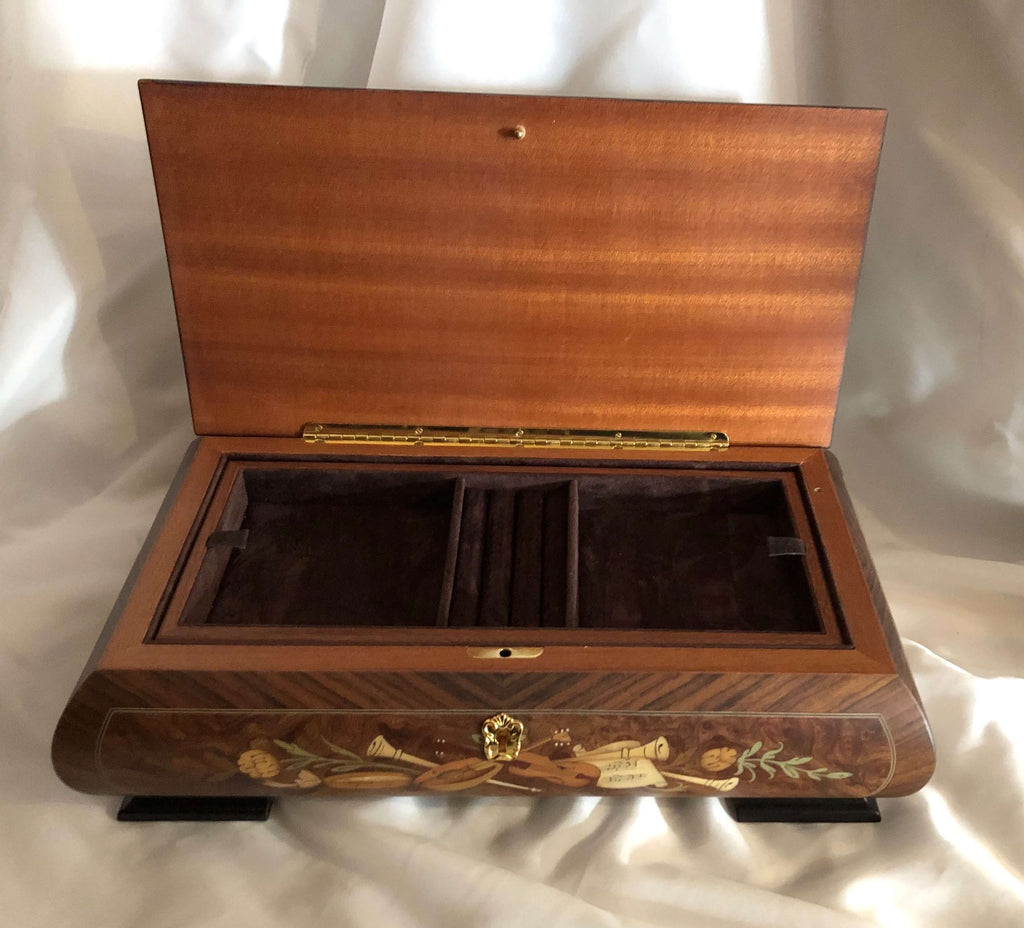 #103 Music Box – TheMusicBoxShop