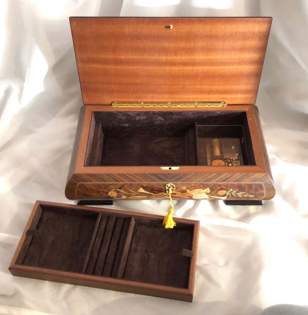 #103 Music Box – TheMusicBoxShop